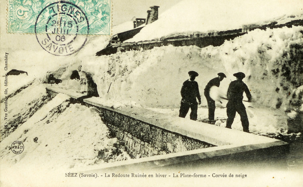 La Redoute Ruinée, sentinelle du Col du Petit-Saint-Bernard - Guides du ...