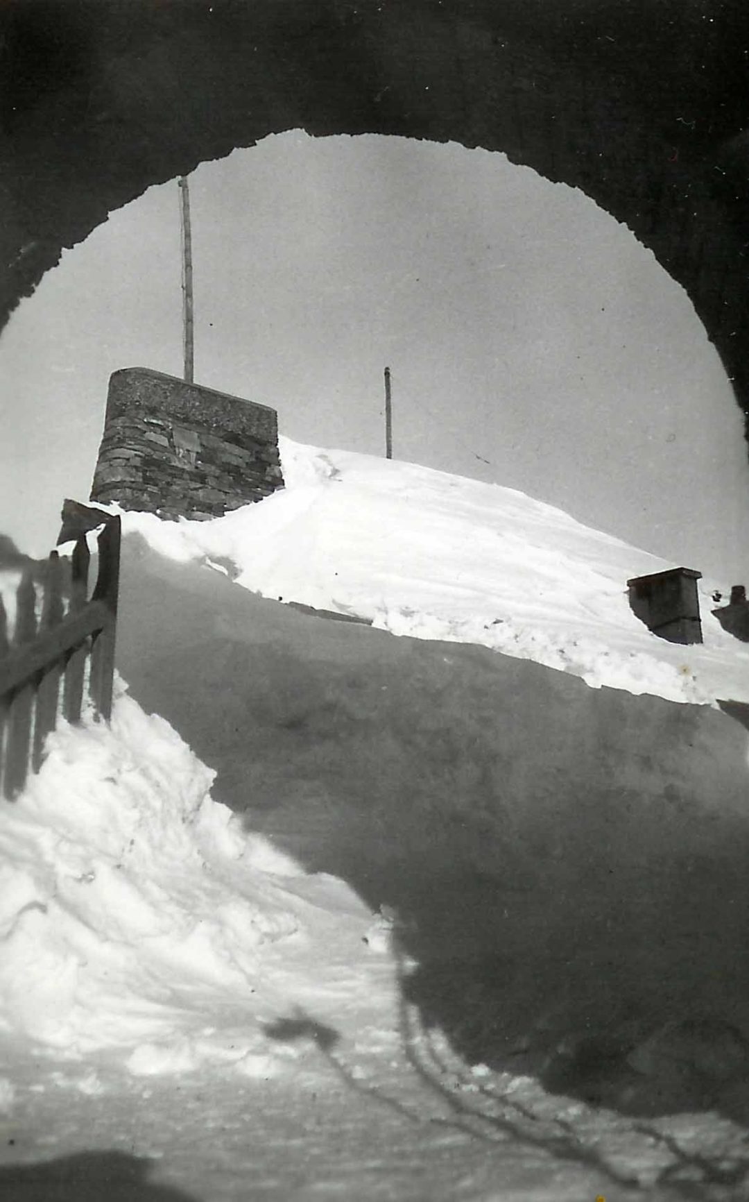 La Redoute Ruinée, sentinelle du Col du Petit-Saint-Bernard - Guides du ...