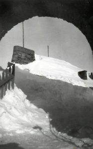 La Redoute Ruinée, sentinelle du Col du Petit-Saint-Bernard - Guides du ...