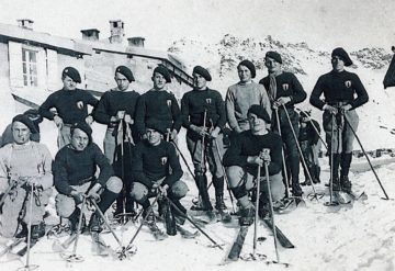 La Redoute Ruinée, sentinelle du Col du Petit-Saint-Bernard - Guides du ...